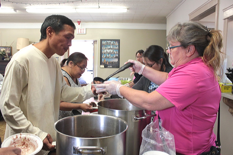 Photo: Ottawa Inuit enjoy country food lunch | Nunatsiaq News